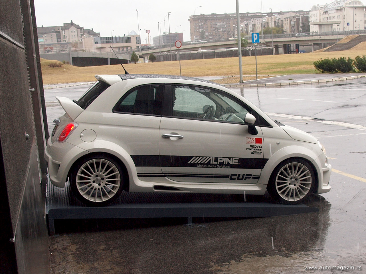 Fiat 500 Alpine Demo Car - Sajam automobila Beograd, slike sajam ...