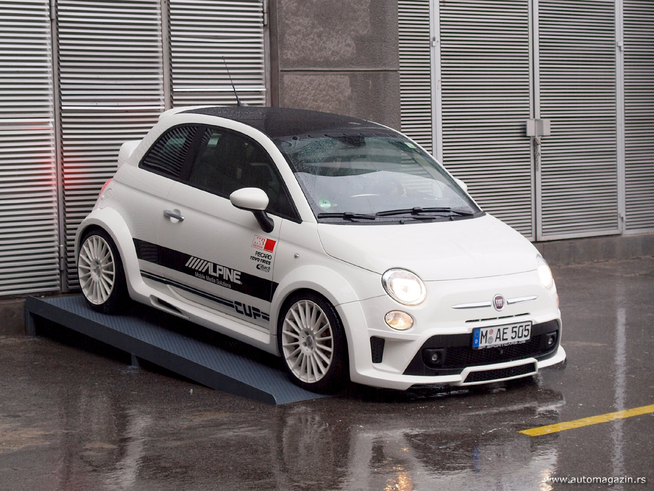 Fiat 500 Alpine Demo Car - Sajam automobila Beograd, slike sajam ...